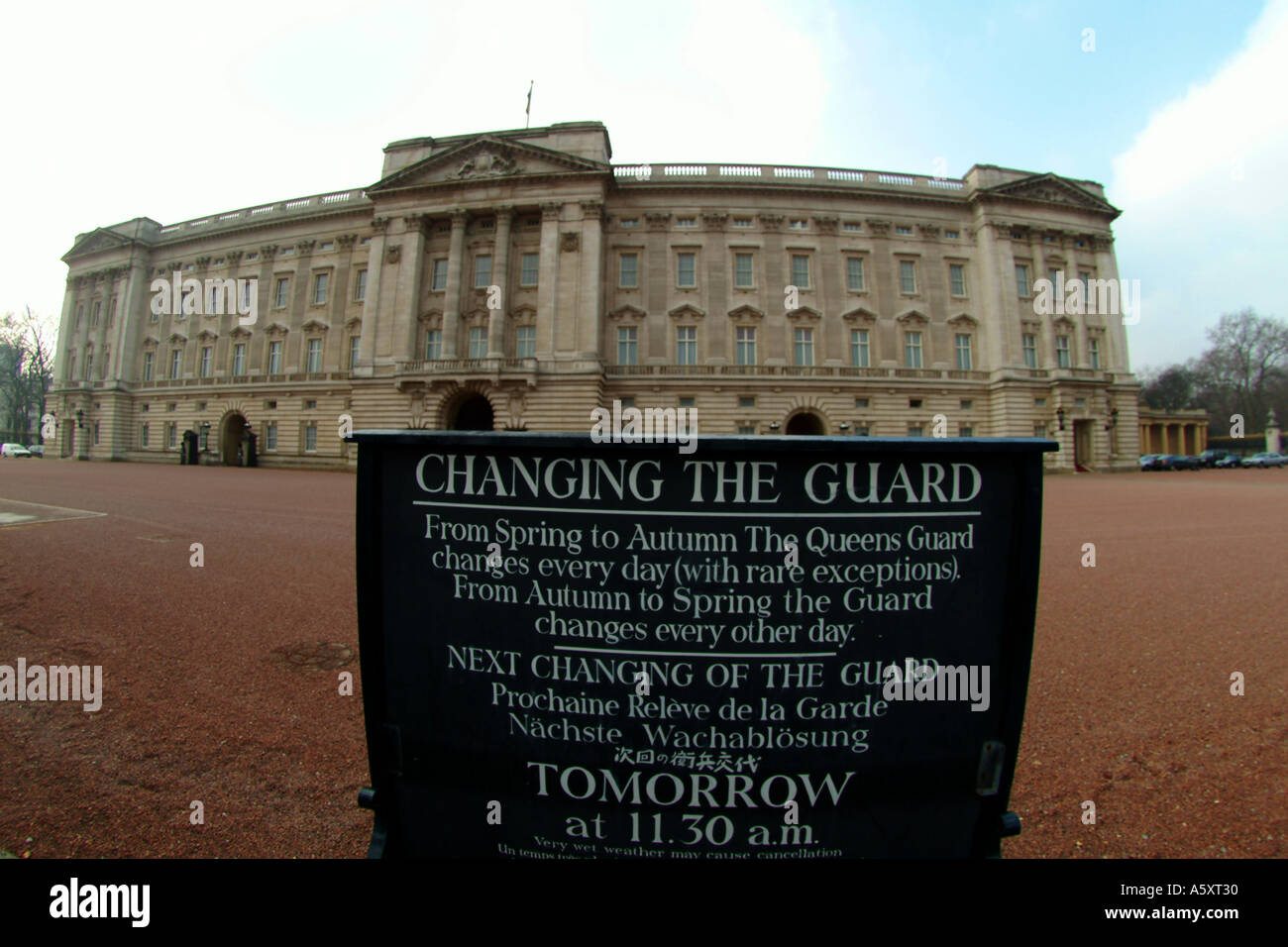 Buckingham palace royal residence London Stock Photo - Alamy