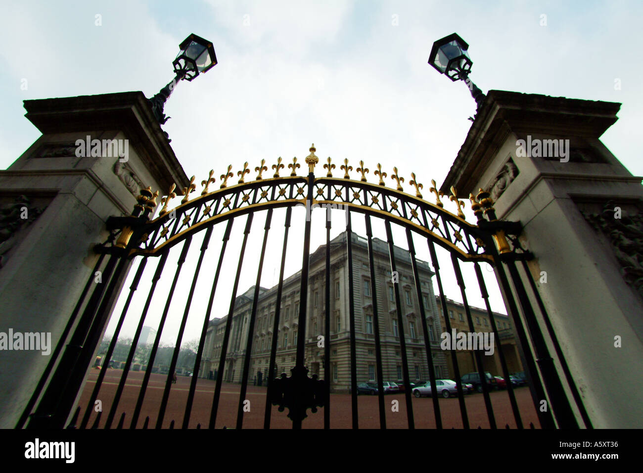 Buckingham palace royal residence London Stock Photo - Alamy