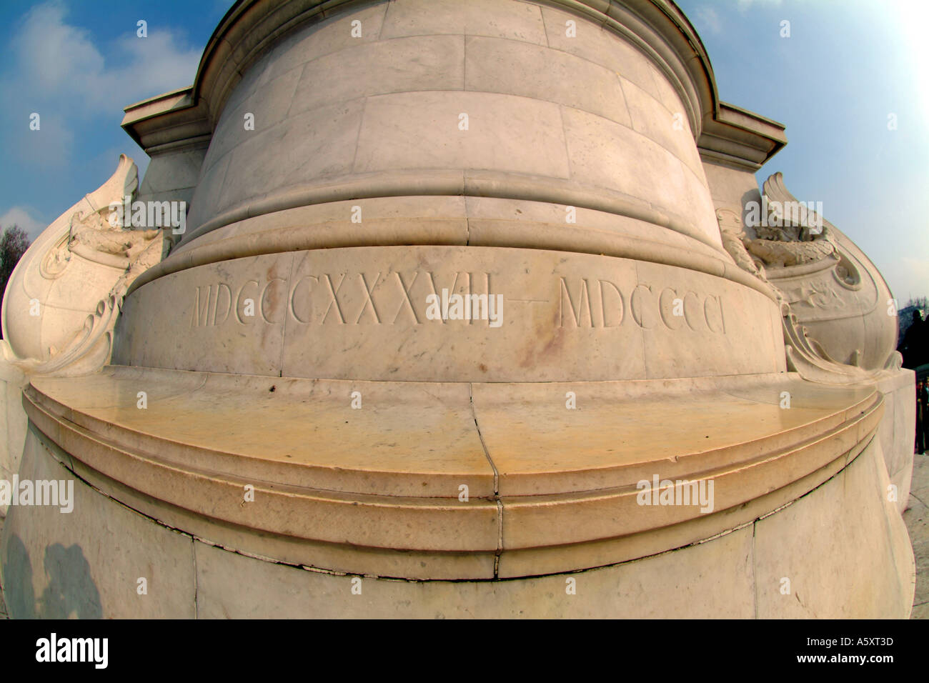 Victoria monument London Stock Photo - Alamy