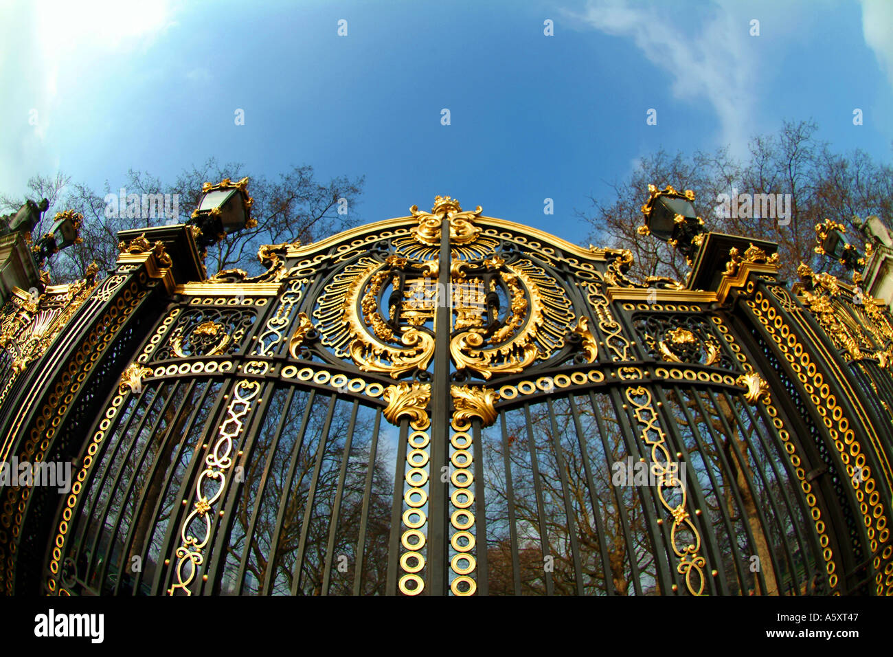 green park gates London Stock Photo - Alamy