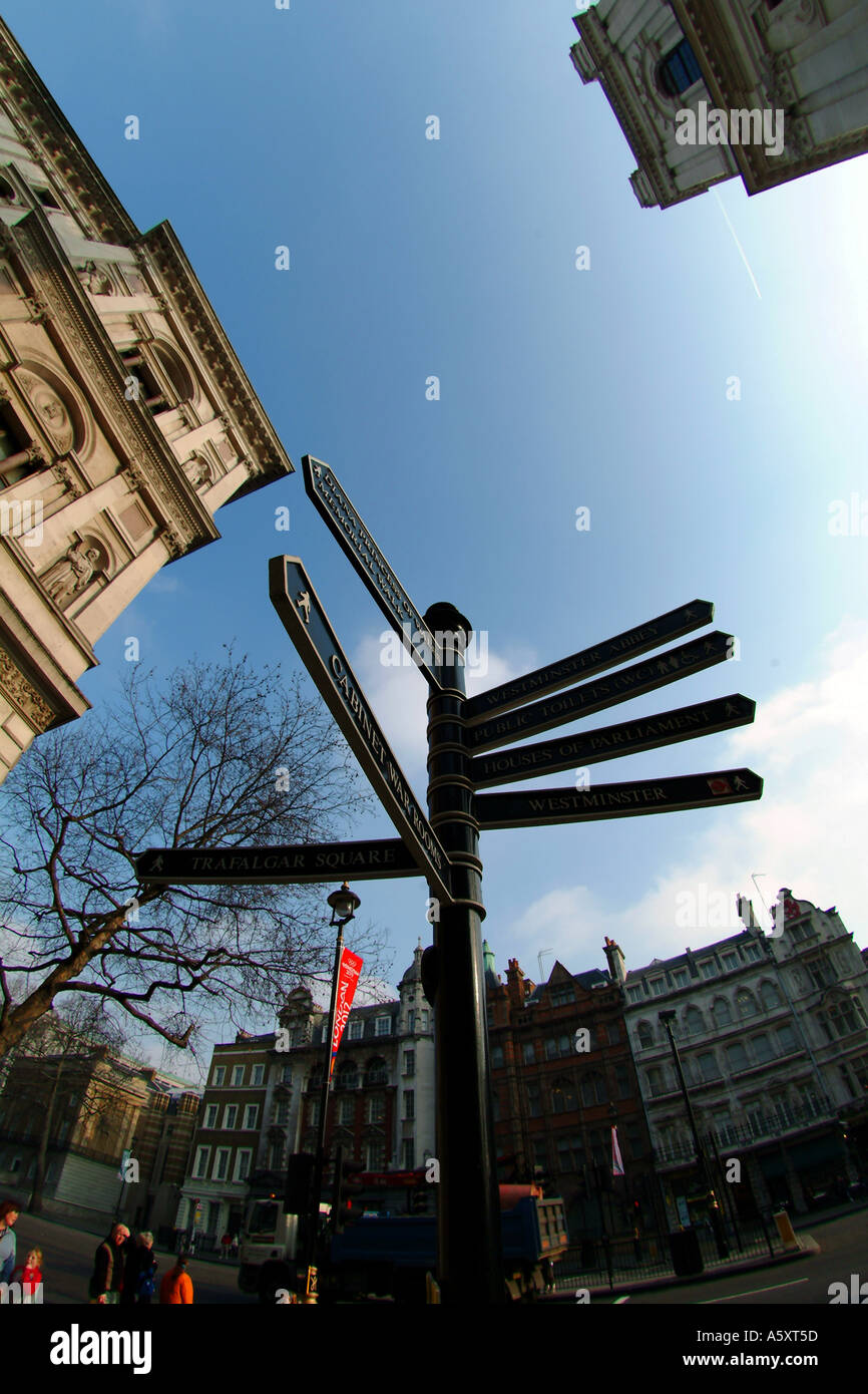Uk streetsigns hi-res stock photography and images - Alamy