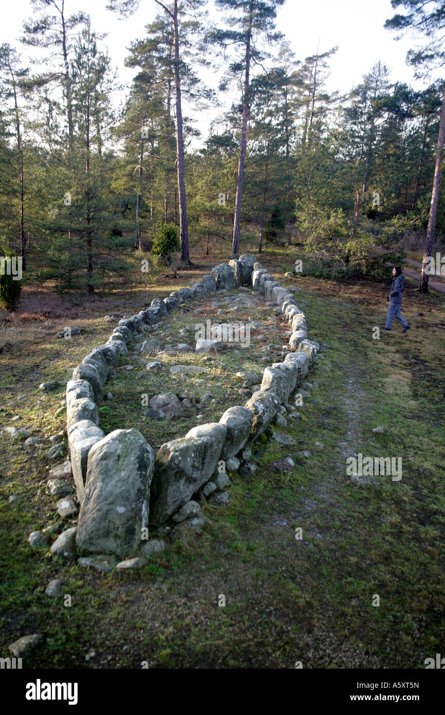 Bronze Age burial monument. Tjelvars Ship Tumulus Typical grave image ...