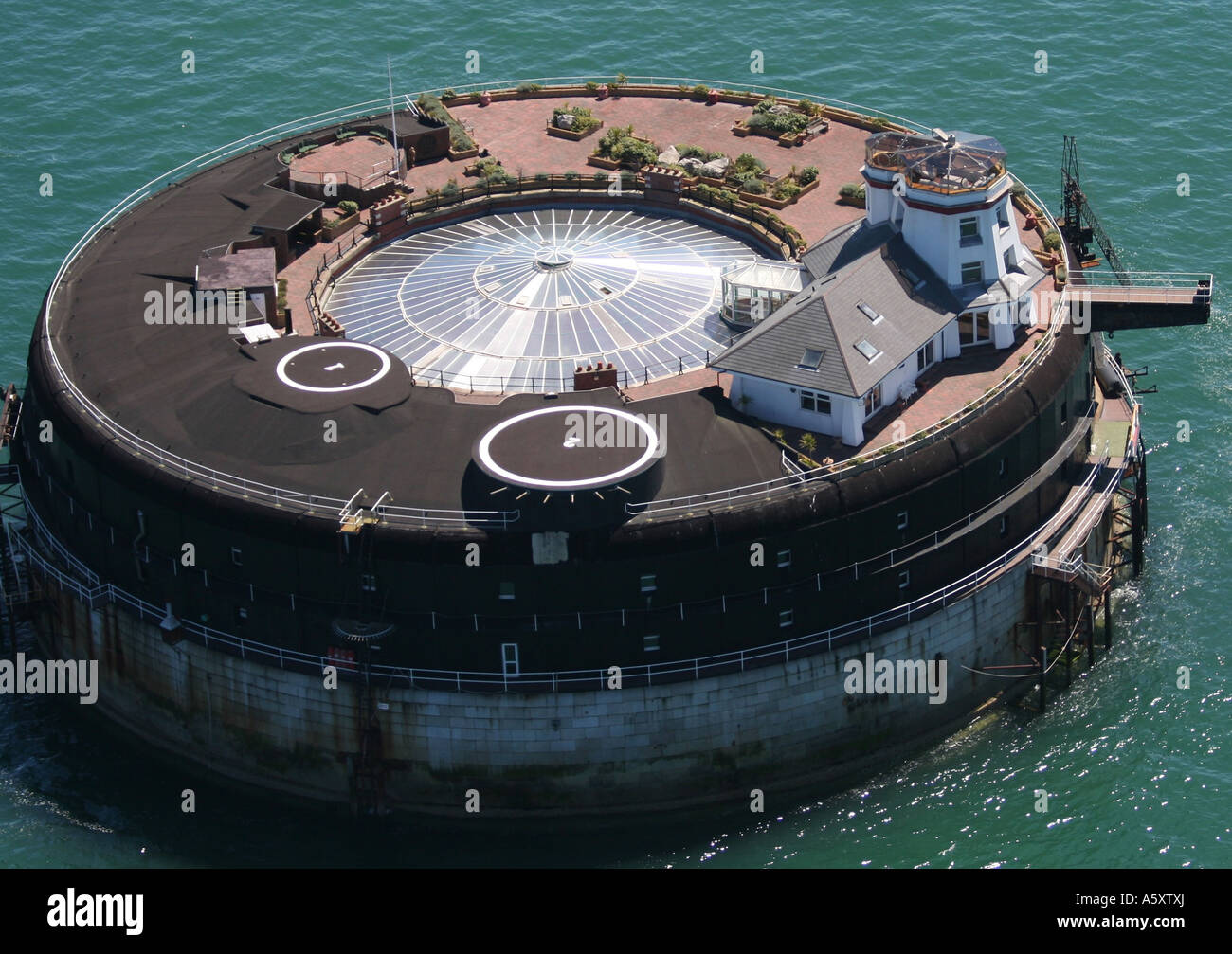 One of the inhabited forts in the solent Stock Photo - Alamy