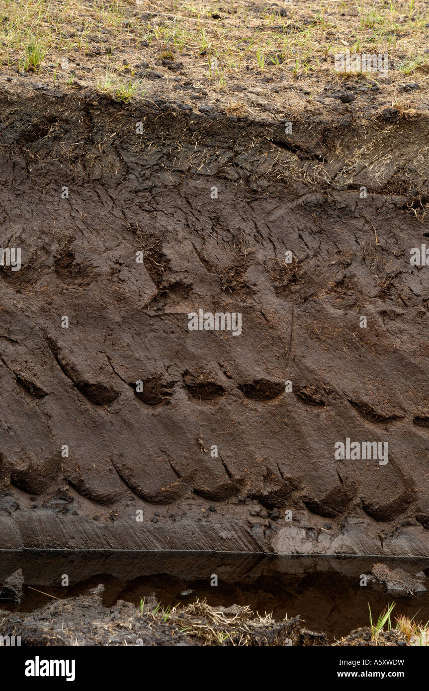 Peat bog ireland digging hi-res stock photography and images - Alamy