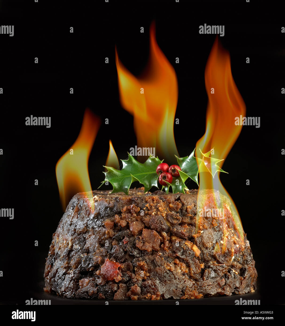 Traditonal English christmas pudding with flames Stock Photo - Alamy