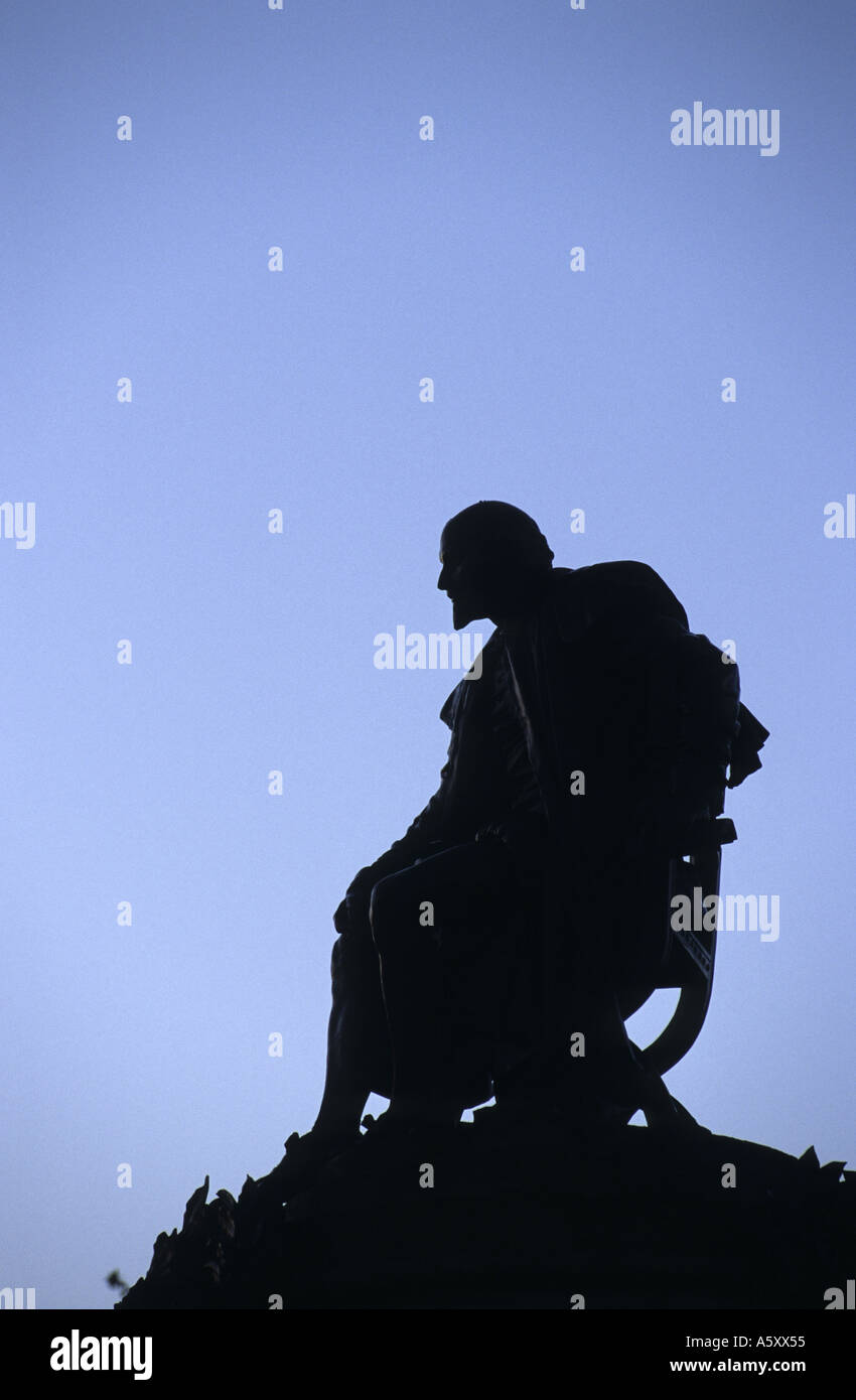 William Shakespeare statue, Gower Memorial, Stratford-upon-Avon ...