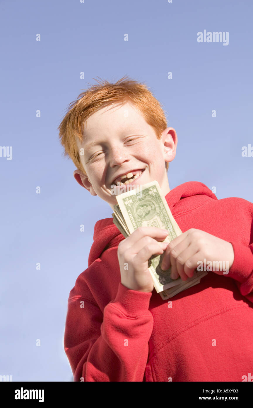 Kids paying money hi-res stock photography and images - Alamy