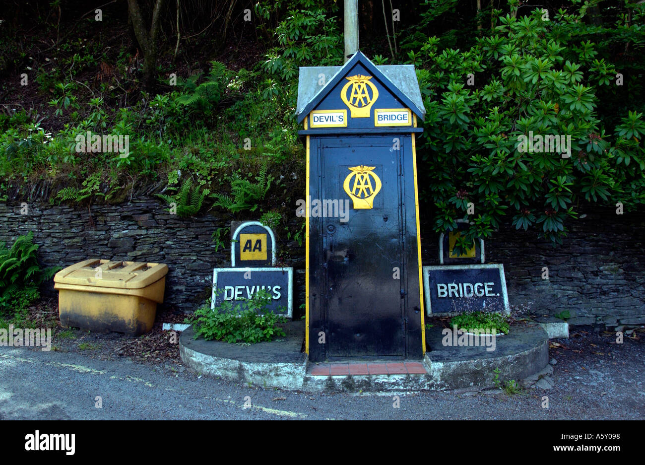 Old aa call box hi-res stock photography and images - Alamy