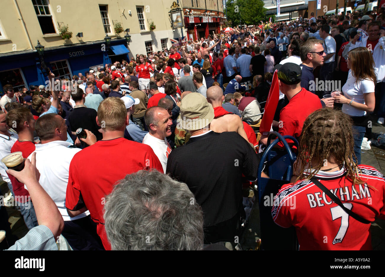Large crowd of Manchester United football fans in city for FA Cup Final ...