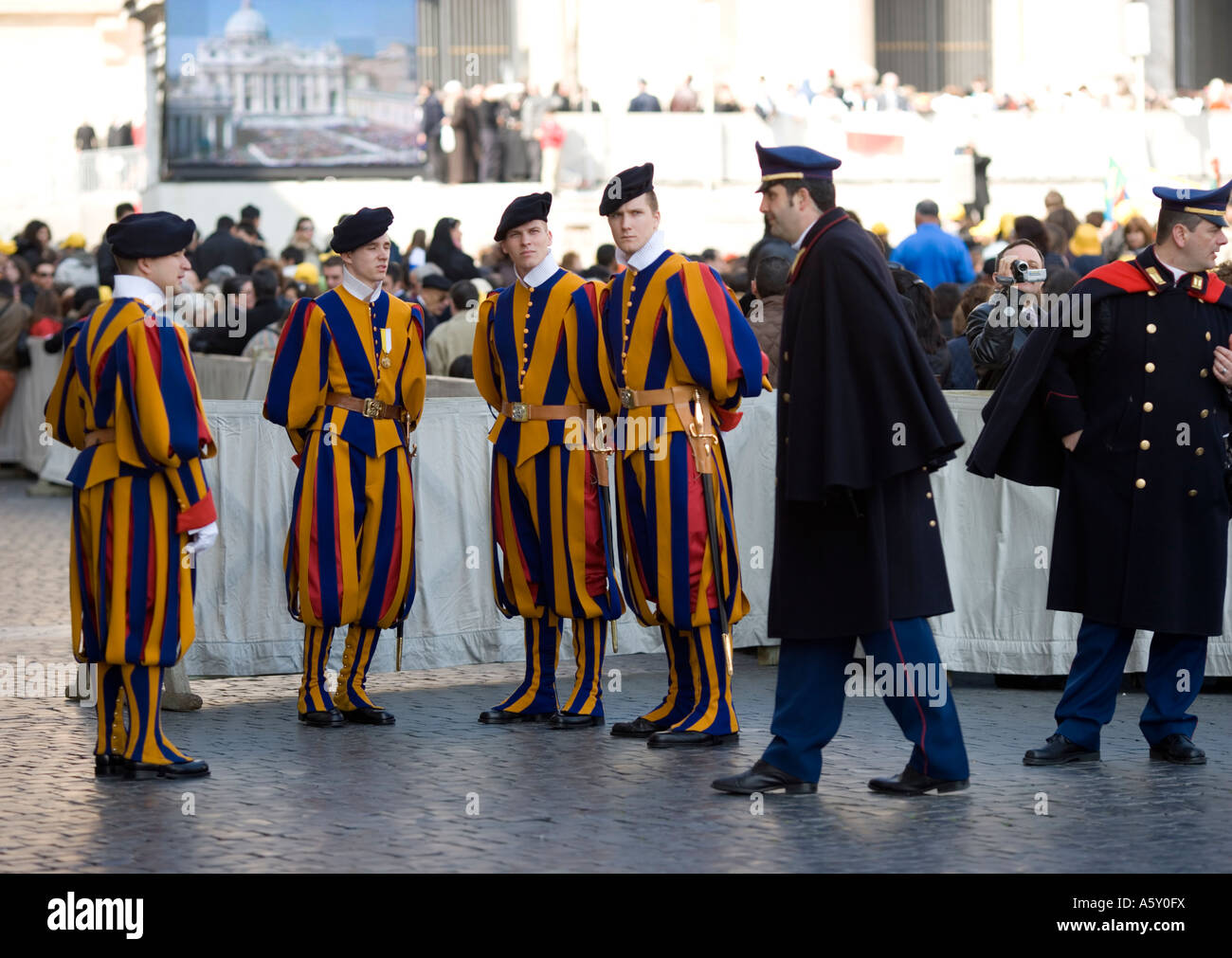 Swiss Guards (Vatican City Stock Photo - Alamy