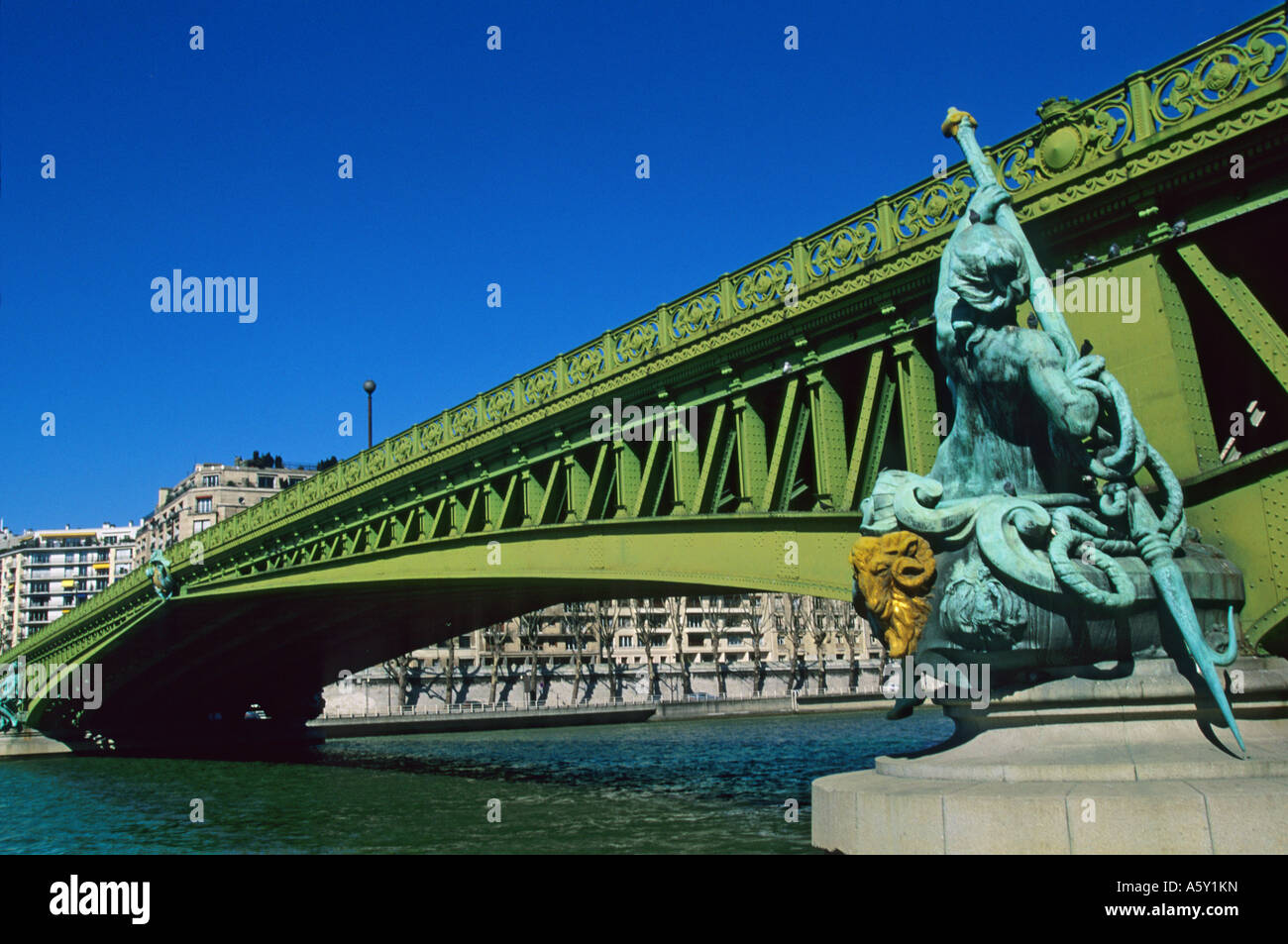MIRABEAU BRIDGE - PARIS - FRANCE Stock Photo - Alamy
