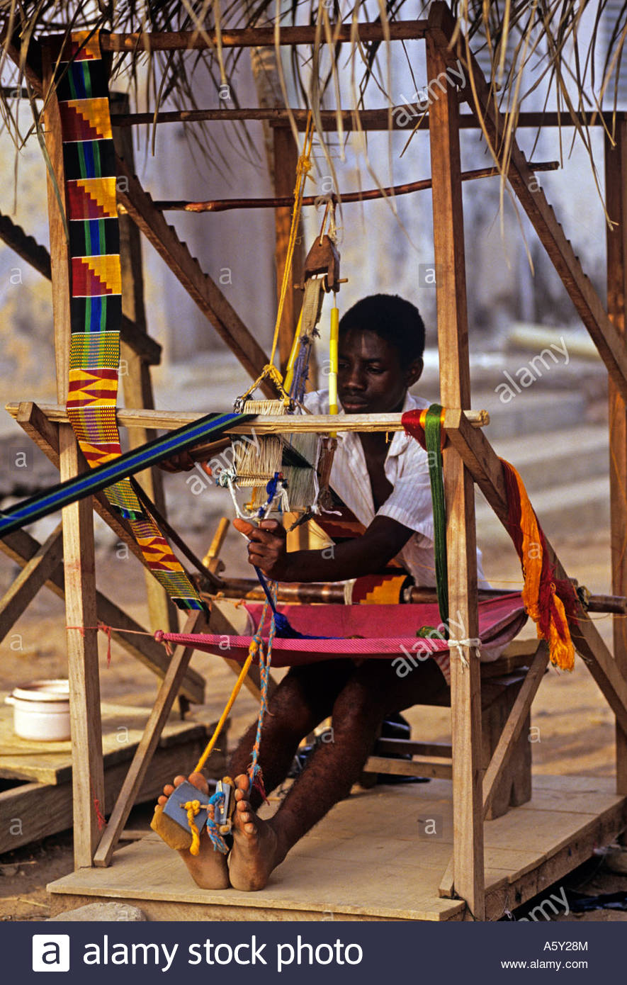 Kente Loom Stock Photos & Kente Loom Stock Images - Alamy