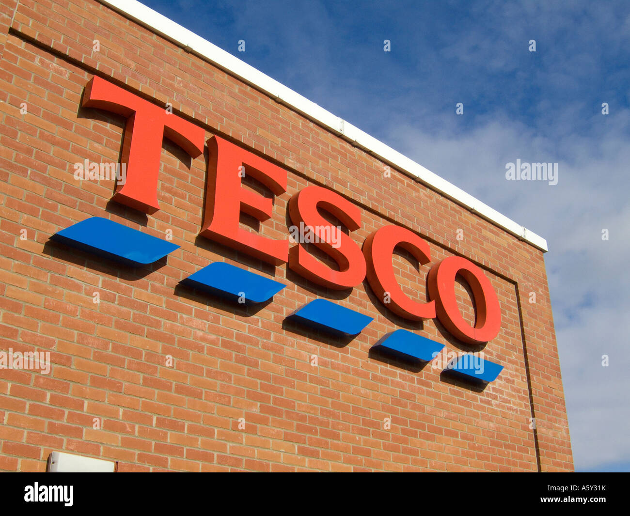Tesco Logo on Side of Supermarket Building Stock Photo - Alamy