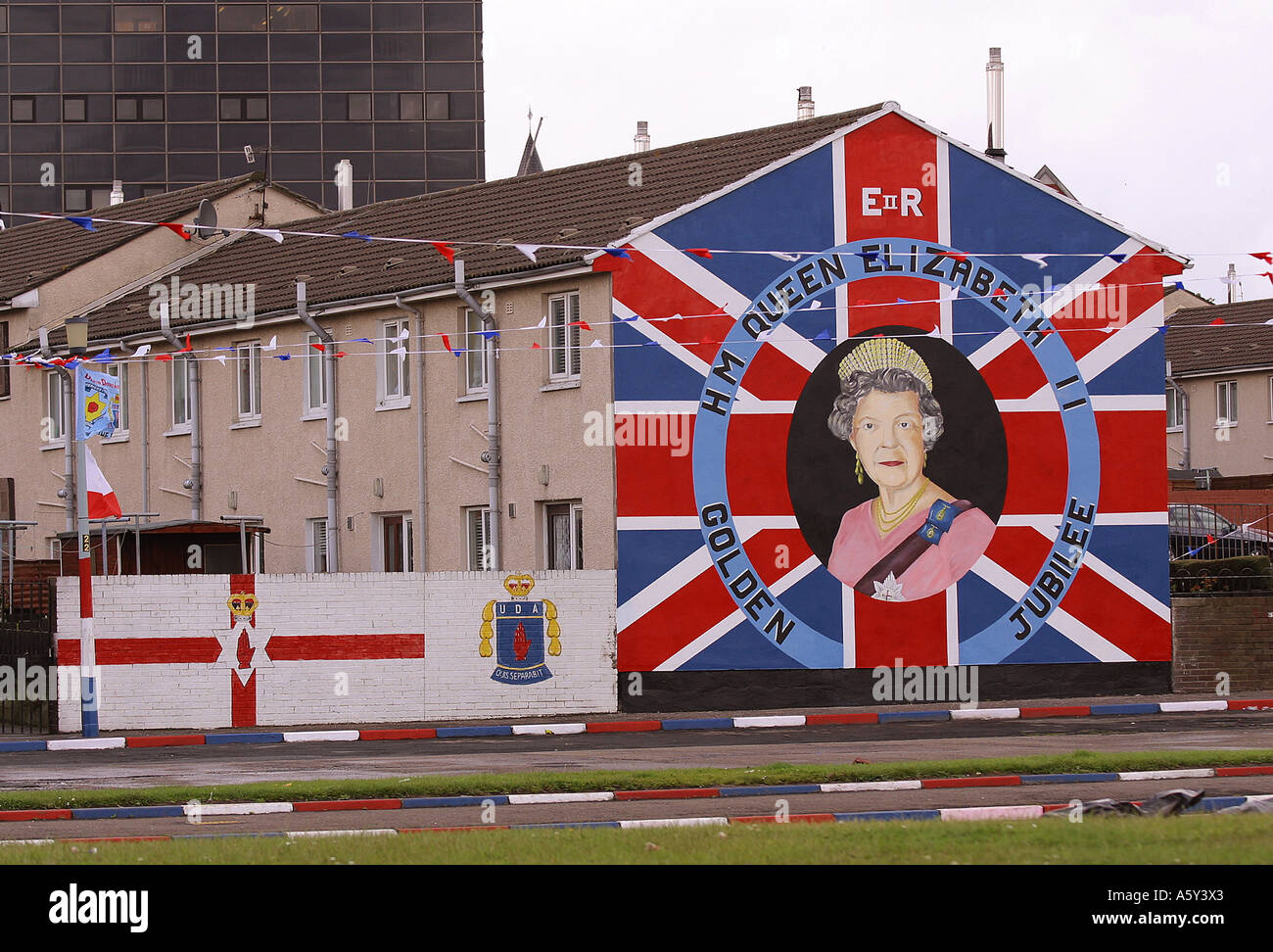 Royal mural in Belfast loyalist Stock Photo - Alamy