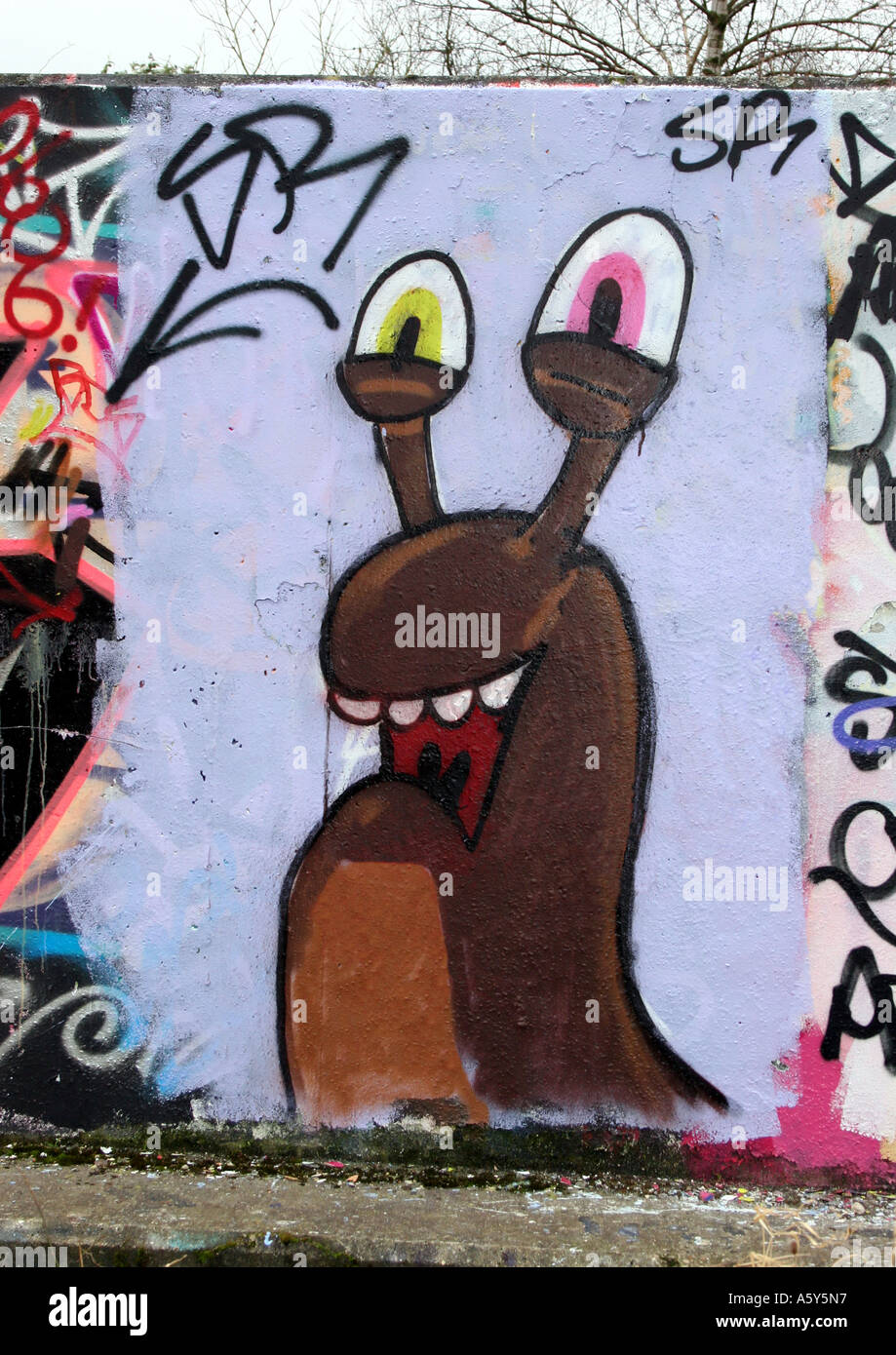 Snail artwork on wall hi-res stock photography and images - Alamy