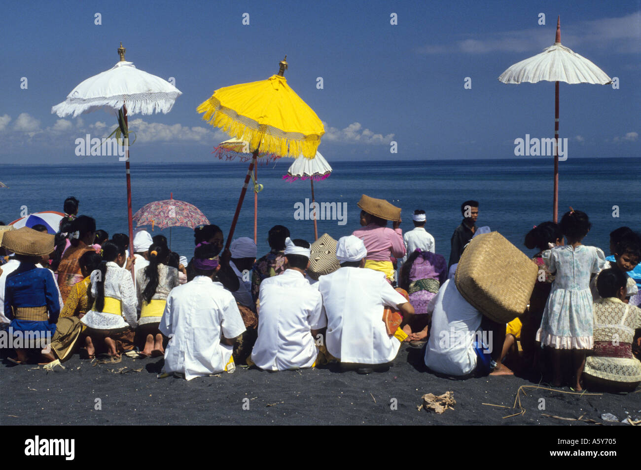 Beach midday hi-res stock photography and images - Alamy