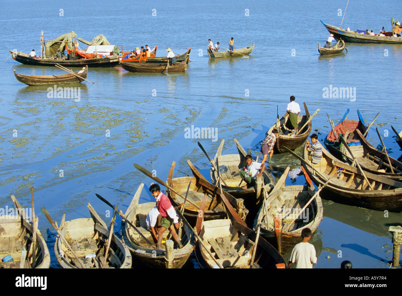 Myanmar Rakhine State Sittwe fishing boats Stock Photo - Alamy