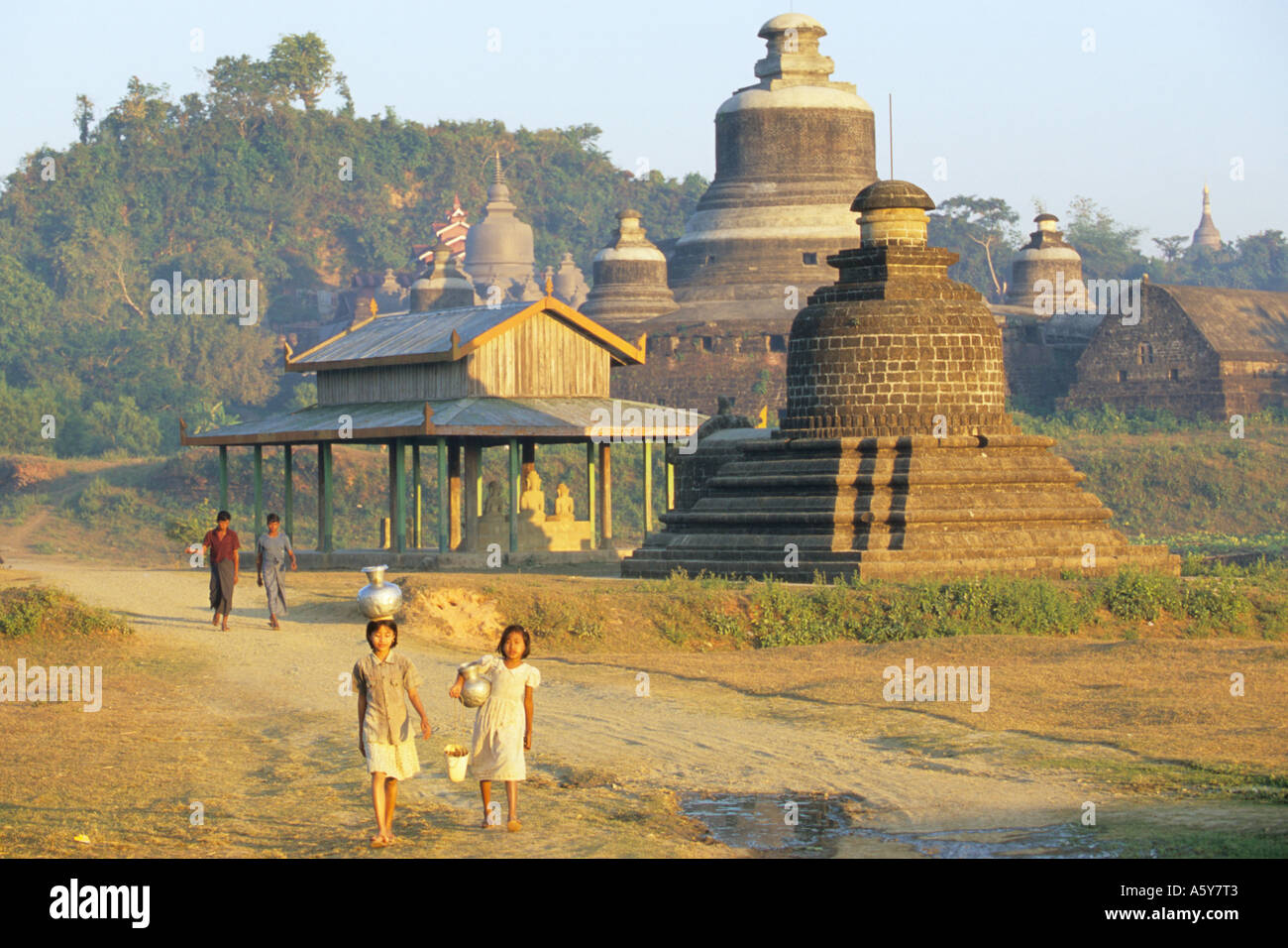 Myanmar Rakhine State Mrauk U temples children Stock Photo - Alamy