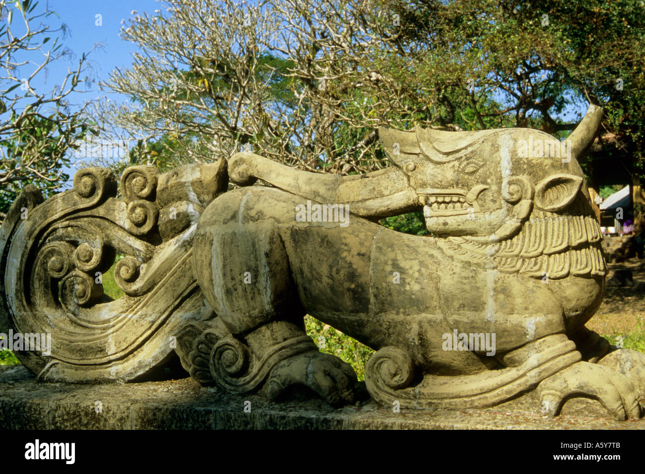 Myanmar Rakhine State Mrauk U statue Stock Photo - Alamy