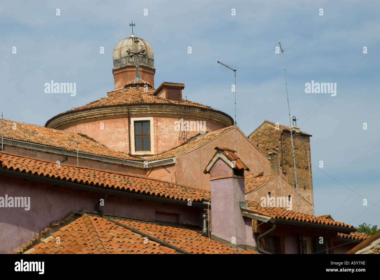 Red pan tile roof hi-res stock photography and images - Alamy