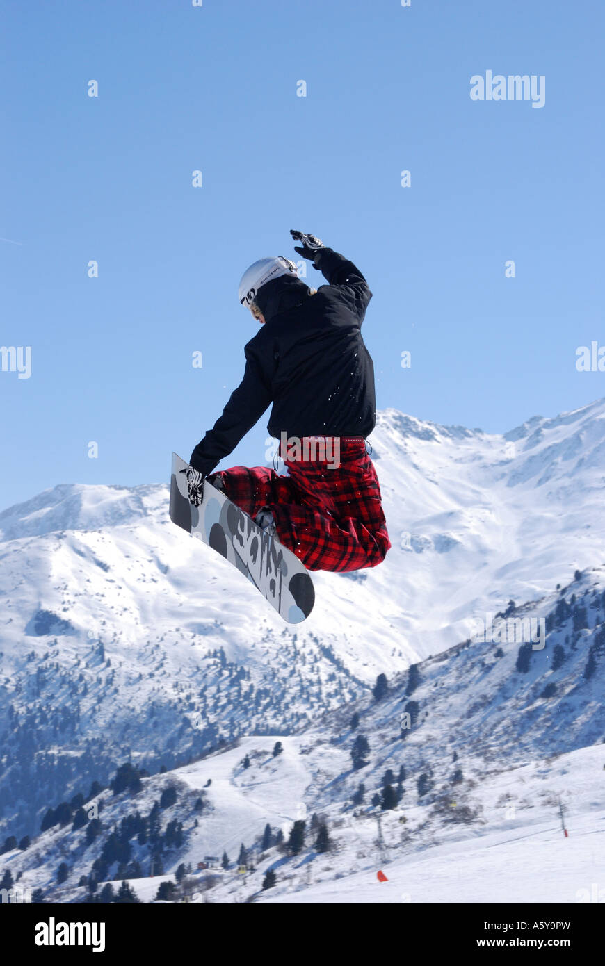 Snowboarder performing aerial tricks Stock Photo - Alamy