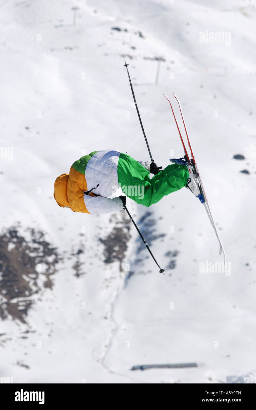 Lone skier Cut Out Stock Images & Pictures - Alamy