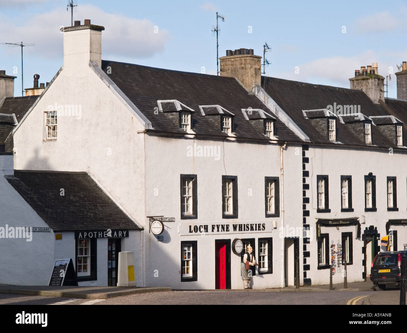 Loch Fyne Whiskies shop in 18th century white Georgian buildings in ...
