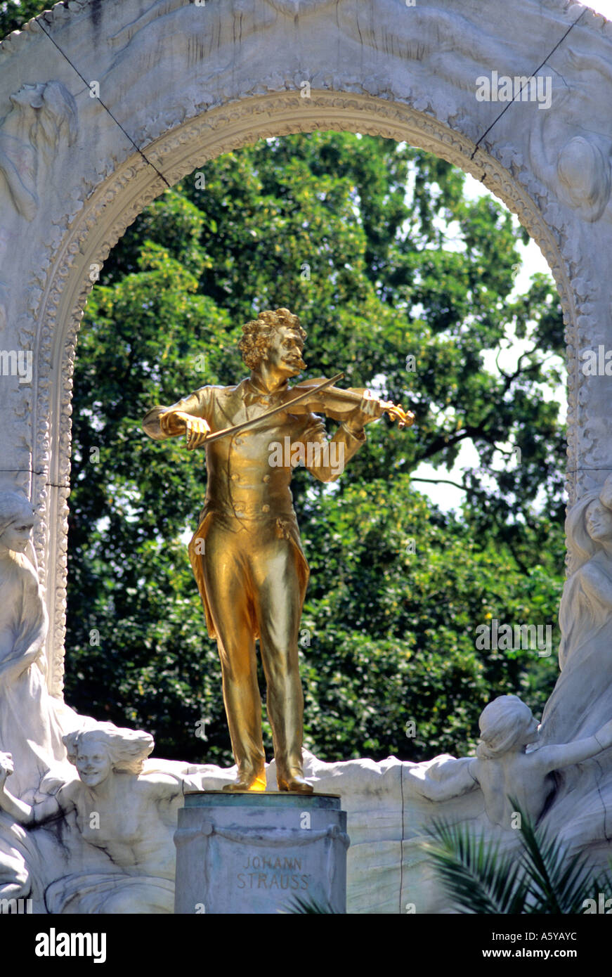 Johann Strauss statue in Vienna, Austria Stock Photo - Alamy