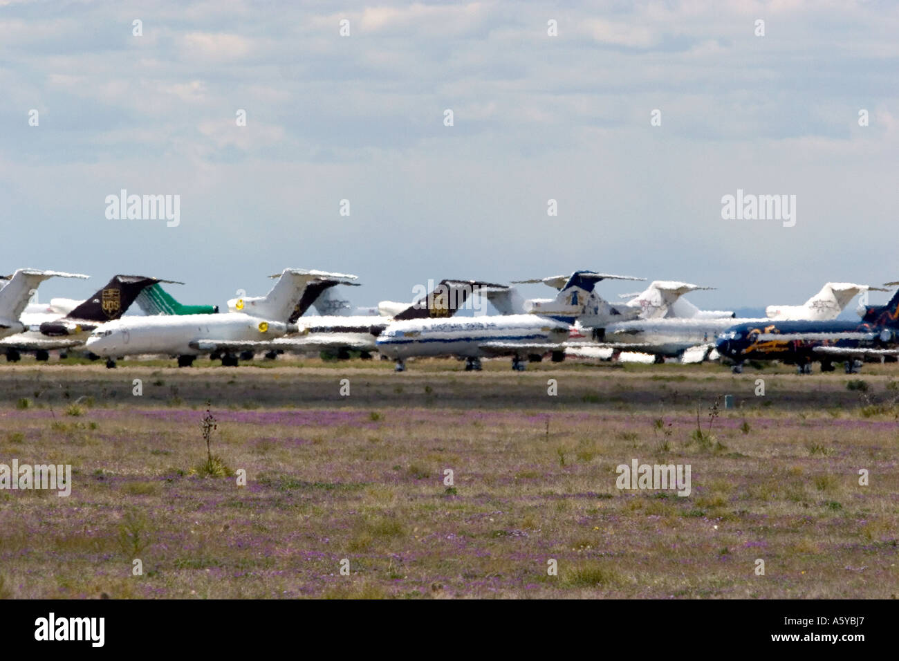Boeing 727 jet scrap yard hi-res stock photography and images - Alamy