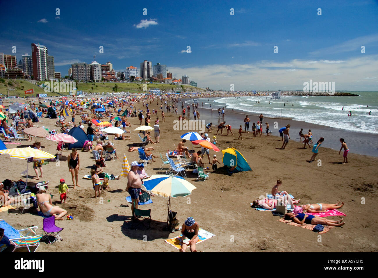 Beach scene at Mar del Plata, Argentina Stock Photo - Alamy