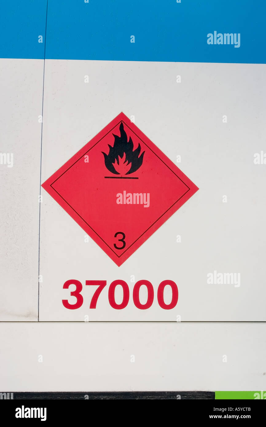 Tanker with flammable warning sign hi-res stock photography and images ...