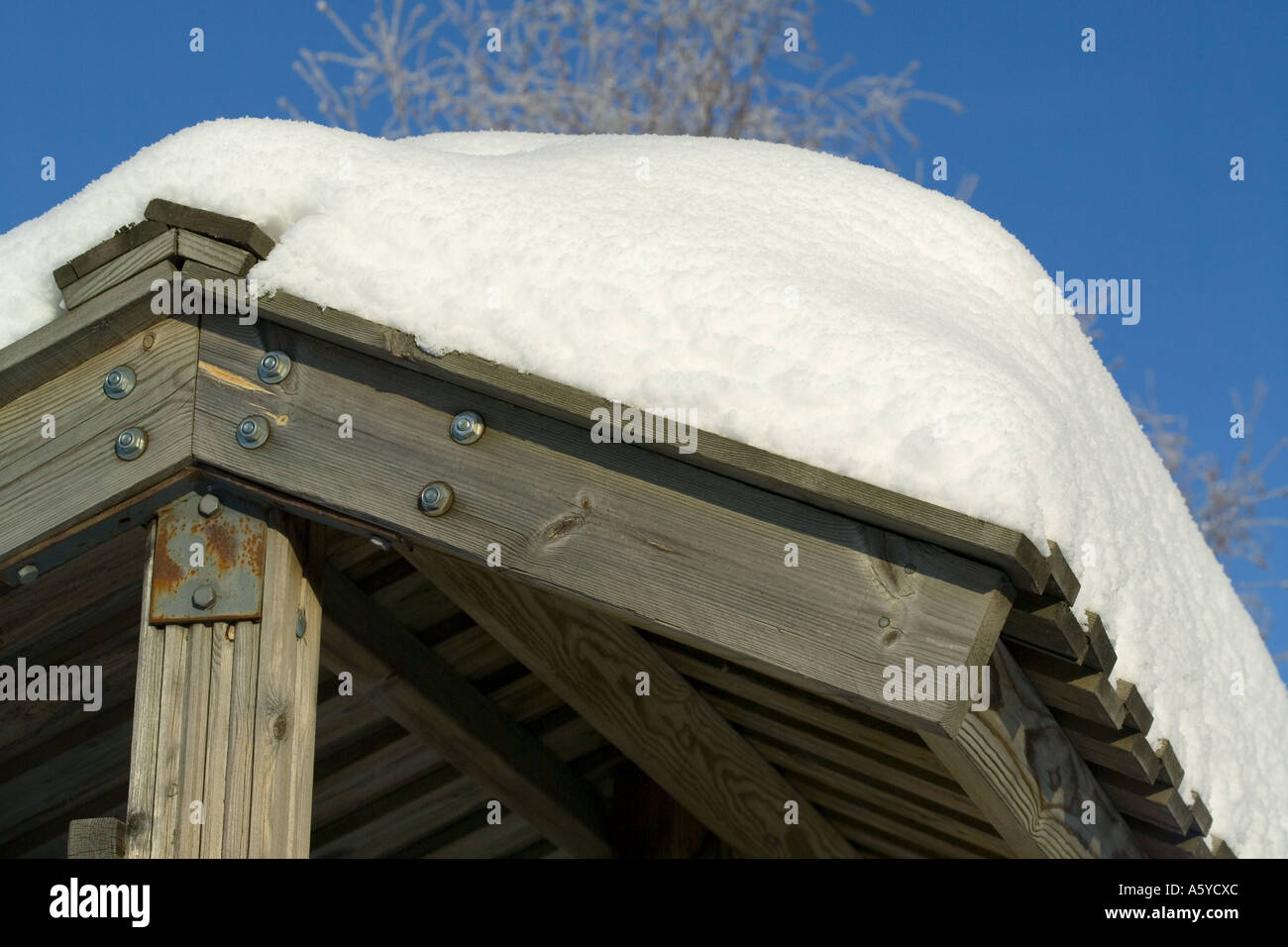 thick layer of snow on roof Stock Photo - Alamy
