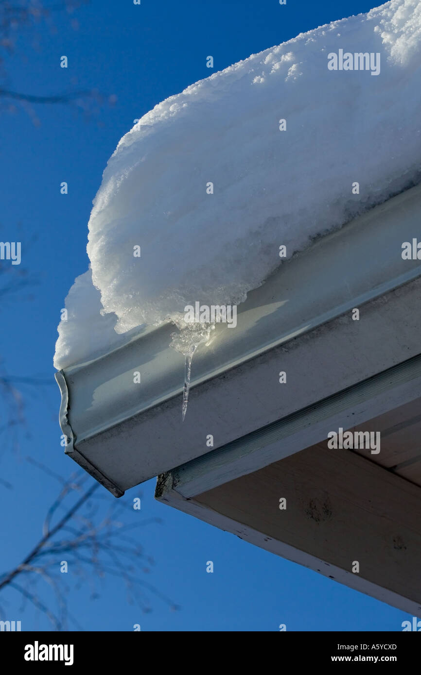thick layer of snow on roof Stock Photo - Alamy