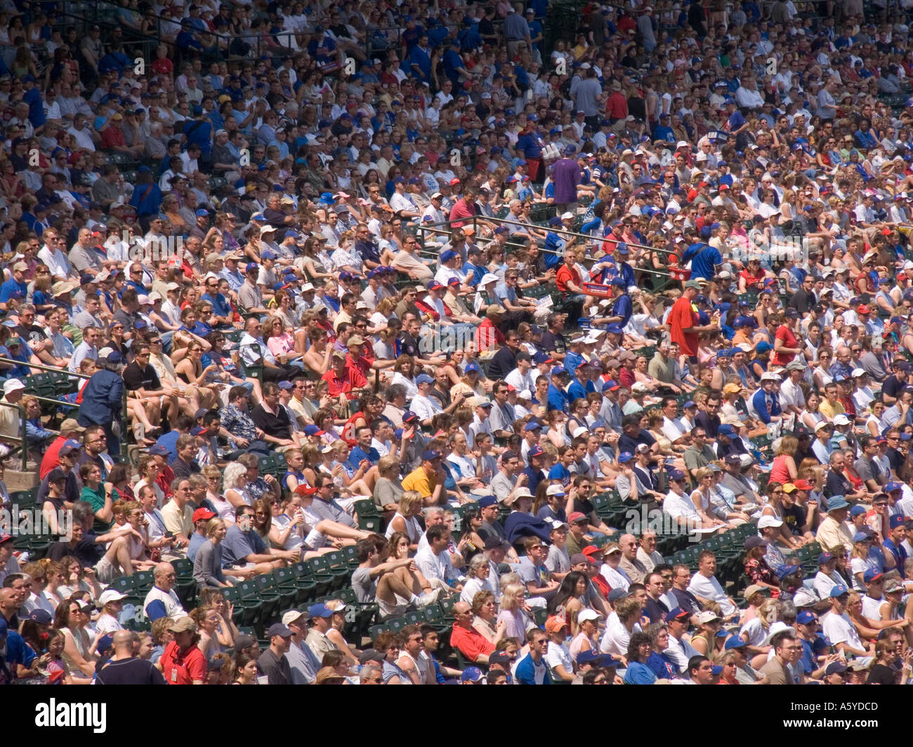 Baseball stadium crowd hi-res stock photography and images - Alamy