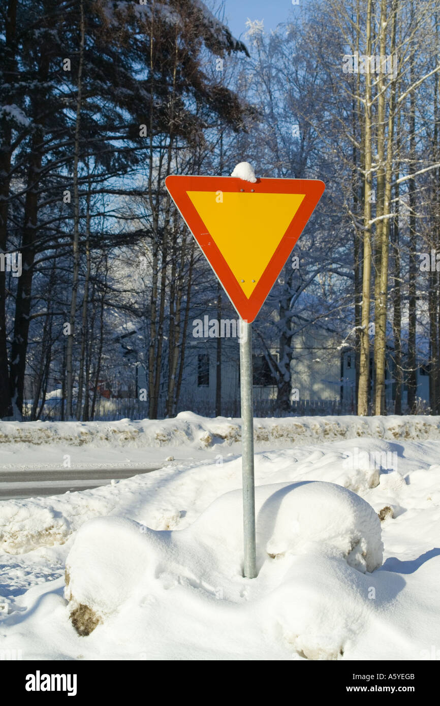 Give way traffic sign Stock Photo - Alamy