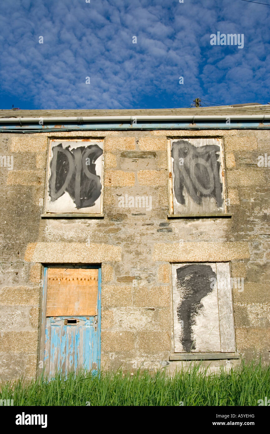 Empty bricked up house hi-res stock photography and images - Alamy
