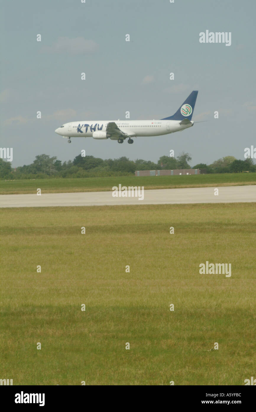 Plane runway stansted hi-res stock photography and images - Alamy