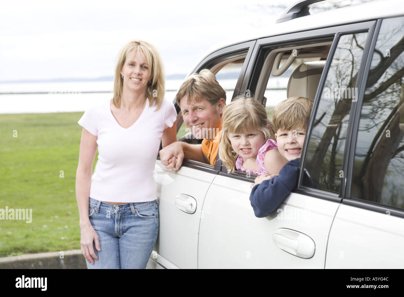 Happy family together in minivan Stock Photo - Alamy