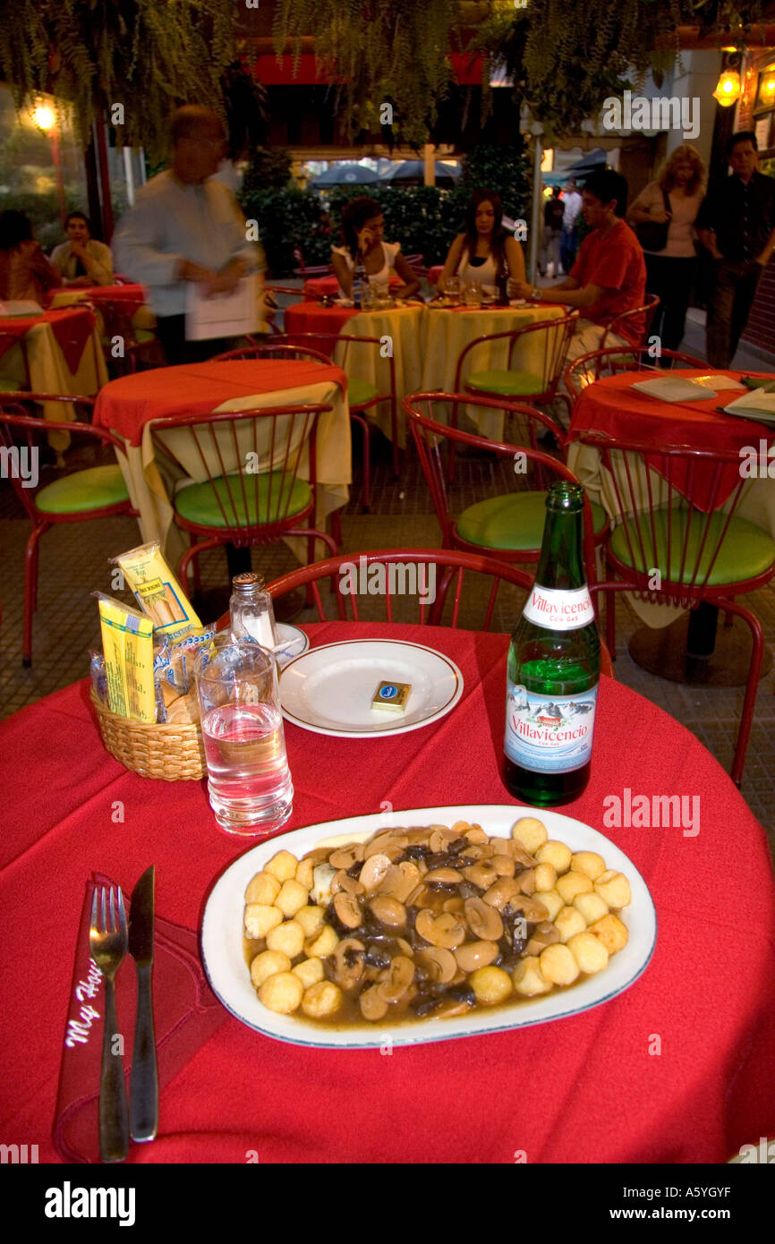 Argentina restaurant table setting hi-res stock photography and images ...