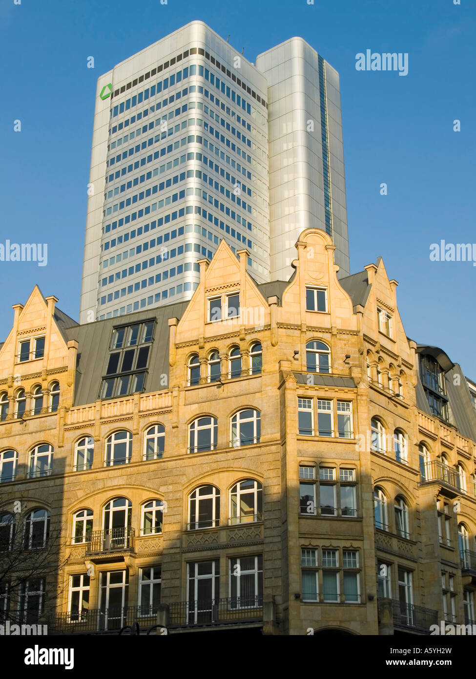 Skyscraper construction 19th century hi-res stock photography and ...