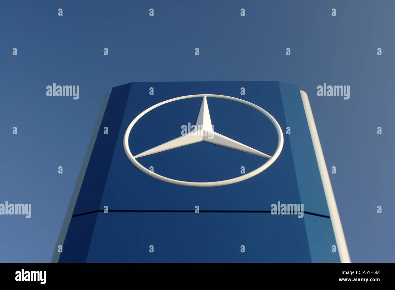 Mercedes benz emblem Cut Out Stock Images & Pictures - Alamy