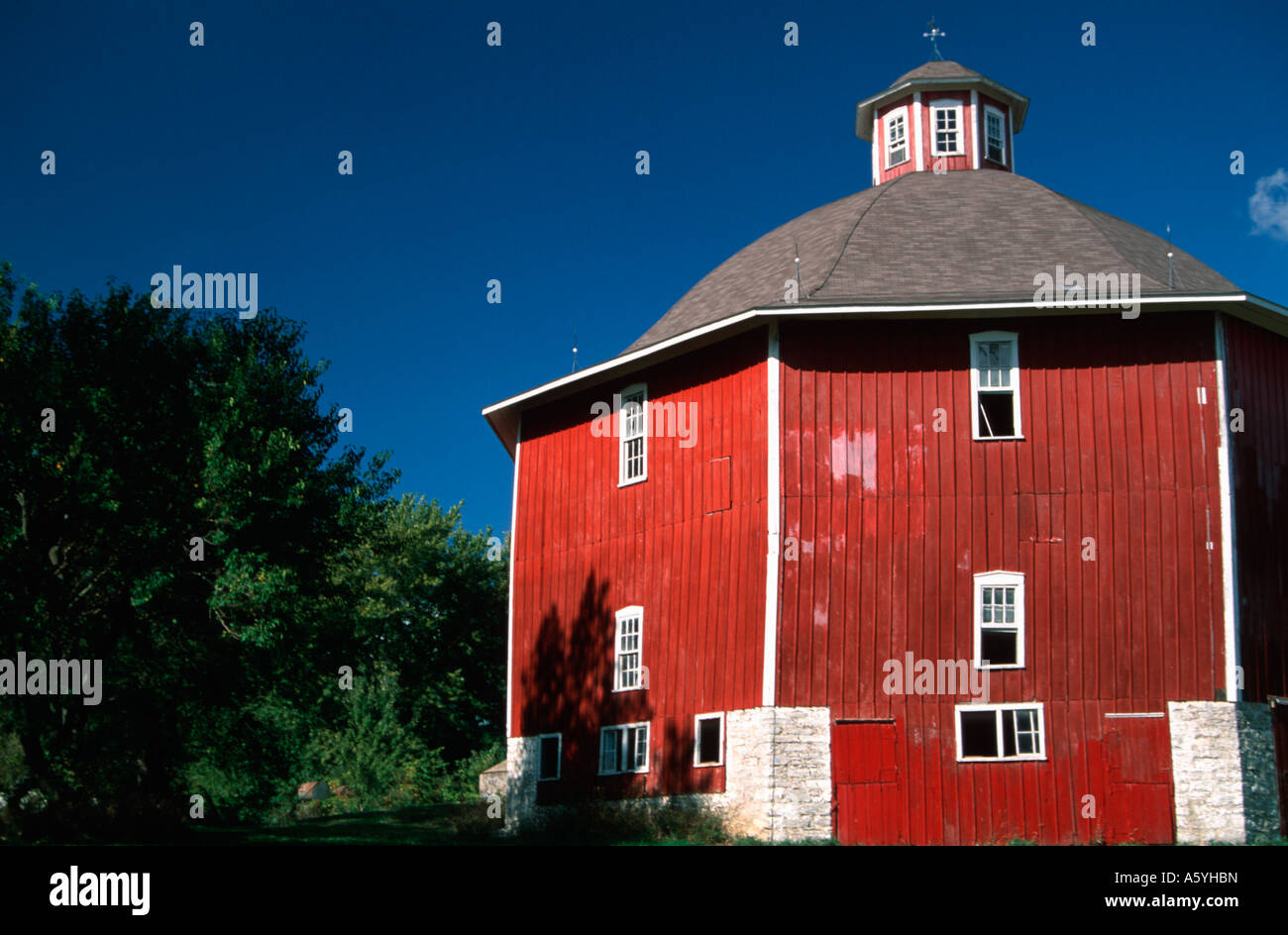 Octagonal barn hi-res stock photography and images - Alamy