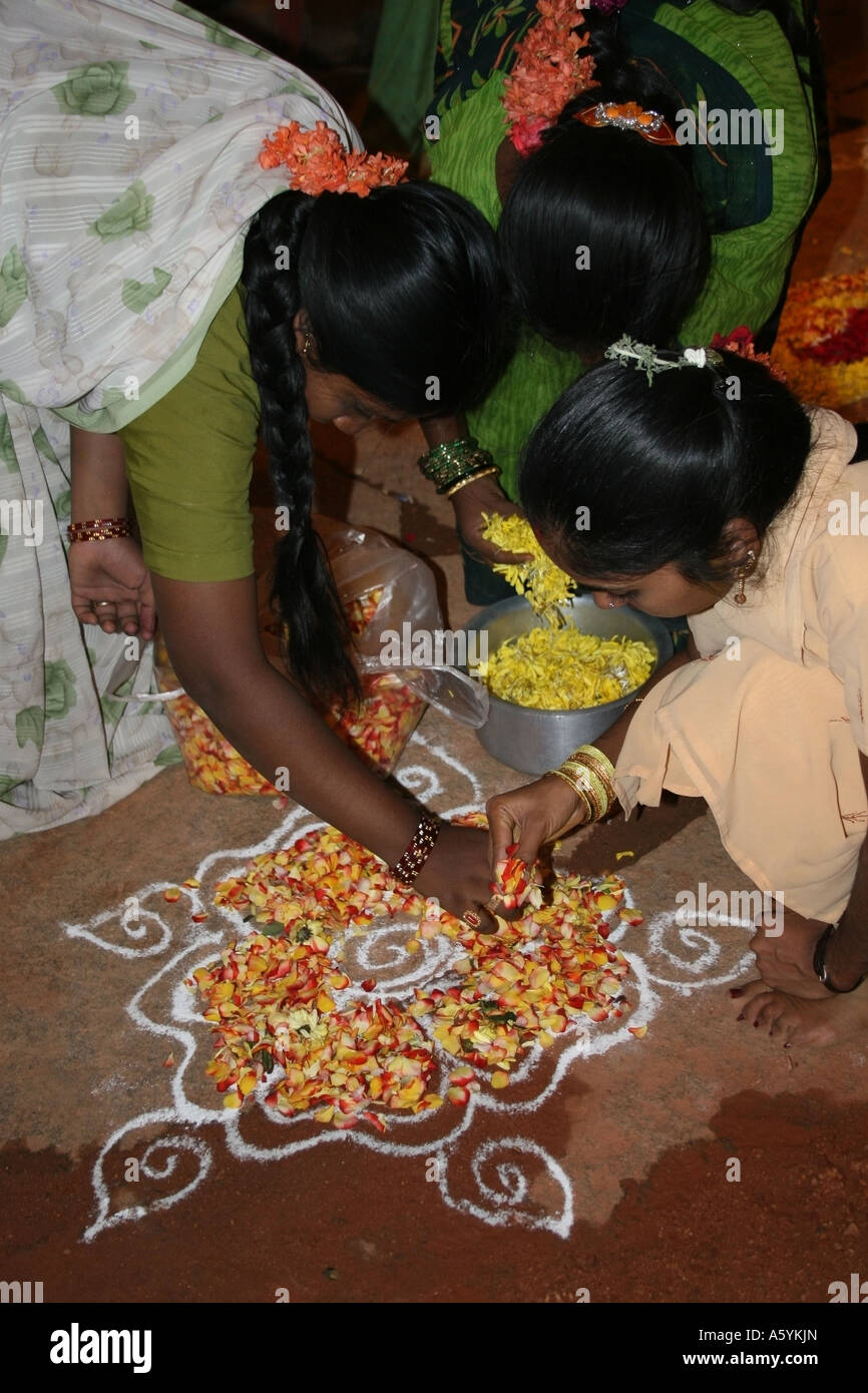 Women making a flower rangoli pattern for Karaga Festival , Bangalore ...
