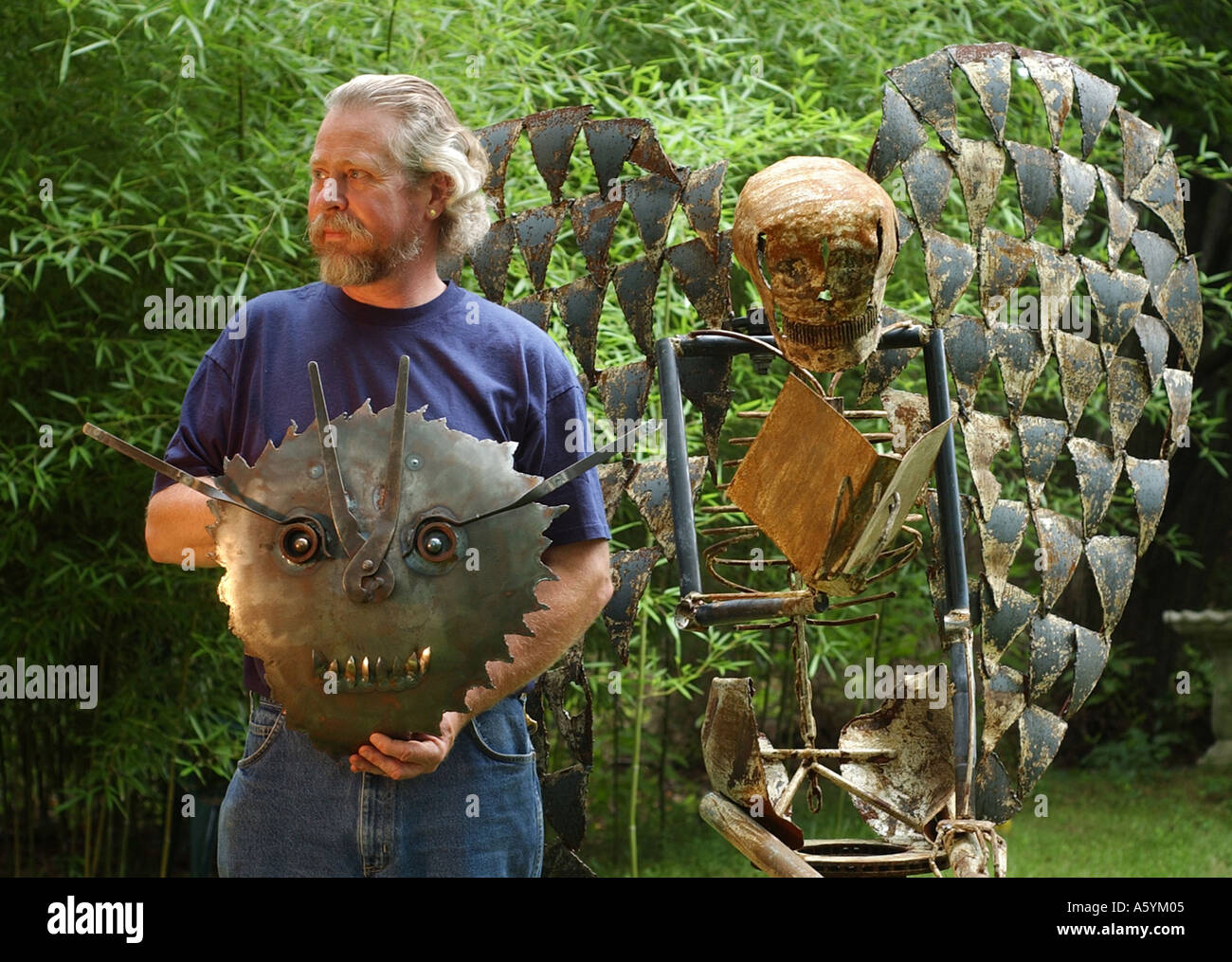 Metal man male sculpture art hi-res stock photography and images - Alamy
