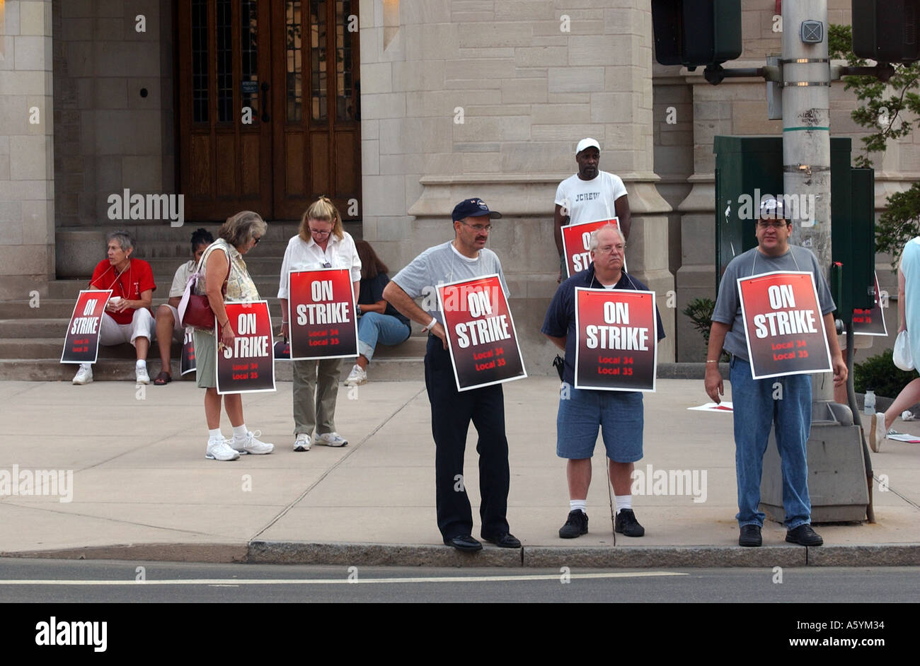 Labor strike hi-res stock photography and images - Alamy