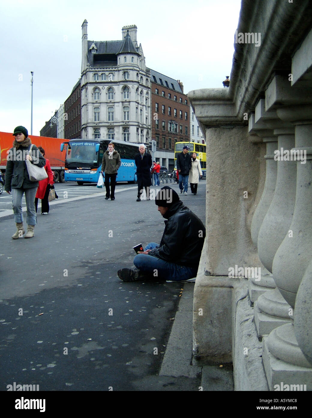 Begging in dublin hi-res stock photography and images - Alamy
