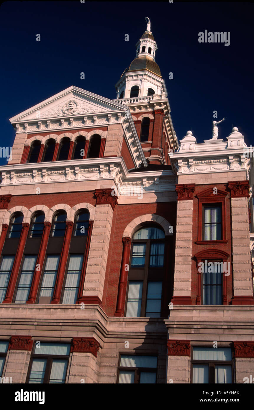 Dubuque county courthouse dubuque hi-res stock photography and images ...
