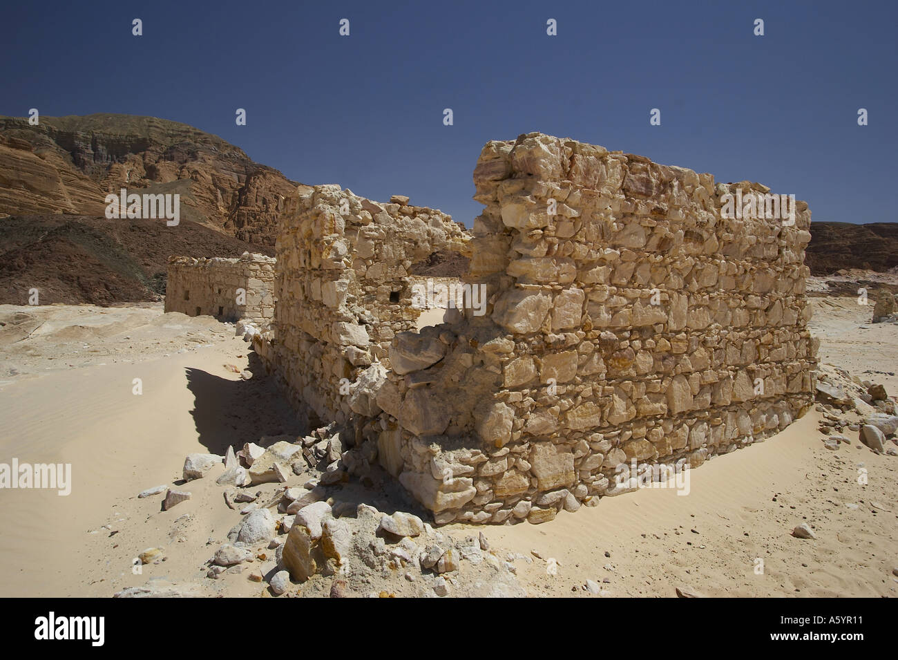 desolated house in the desert Stock Photo - Alamy