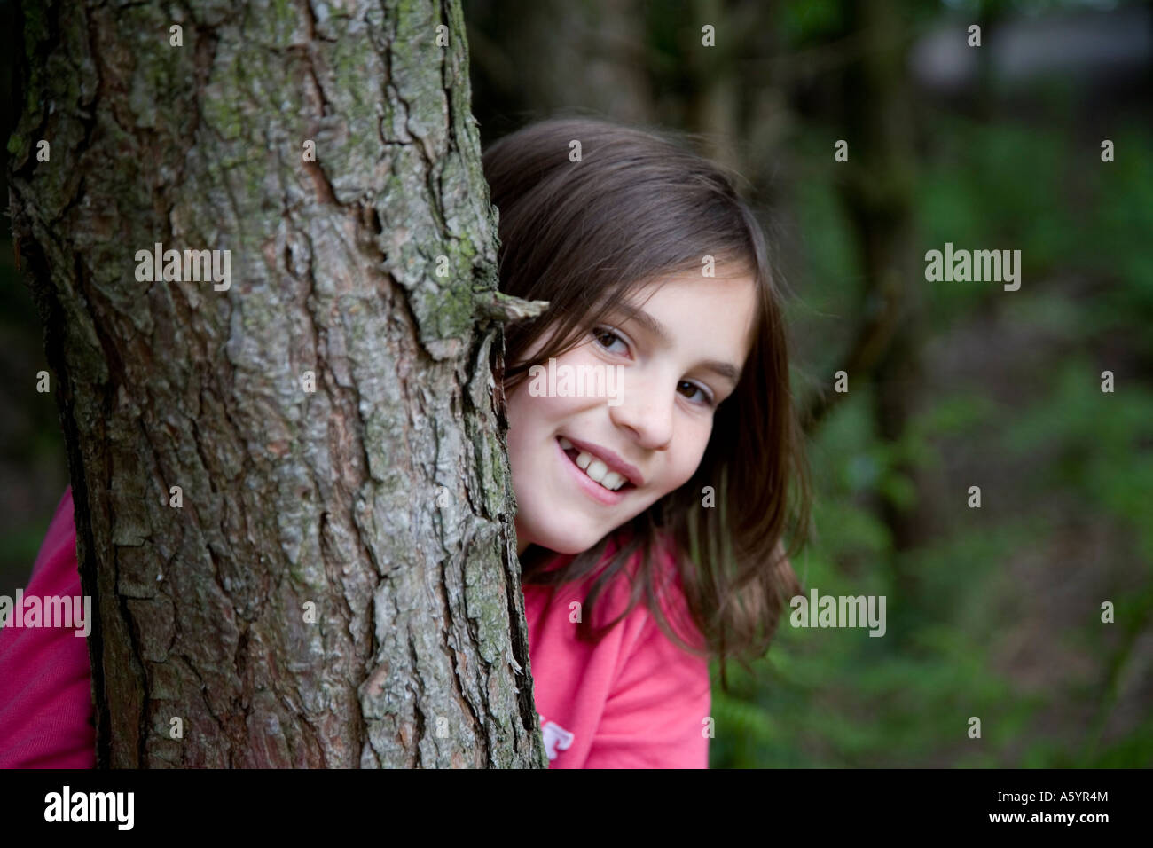 Tree hugging teenage girl Stock Photo - Alamy
