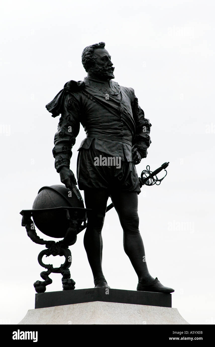 SIR FRANCIS DRAKE STATUE OF SIR FRANCIS DRAKE ON PLYMOUTH HOE PLYMOUTH ...